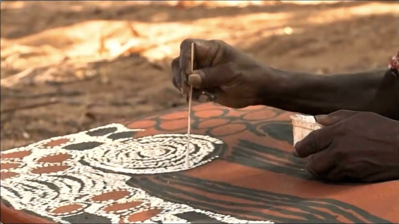 Pintupi Painting in Australia - Ningura Papurrula (excerpts) - YouTube