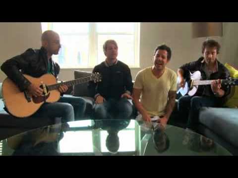 Simple Plan - Can't Keep My Hands Off You [Acoustic @ ATP!] - YouTube