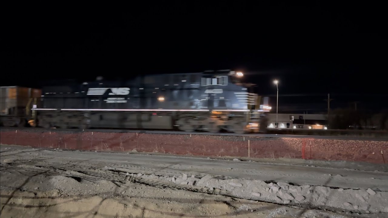 NS #4433 Solo NS Leader On E-SLPRWM0-35C Through The Night At Crews, CO 3/19/2025. - YouTube