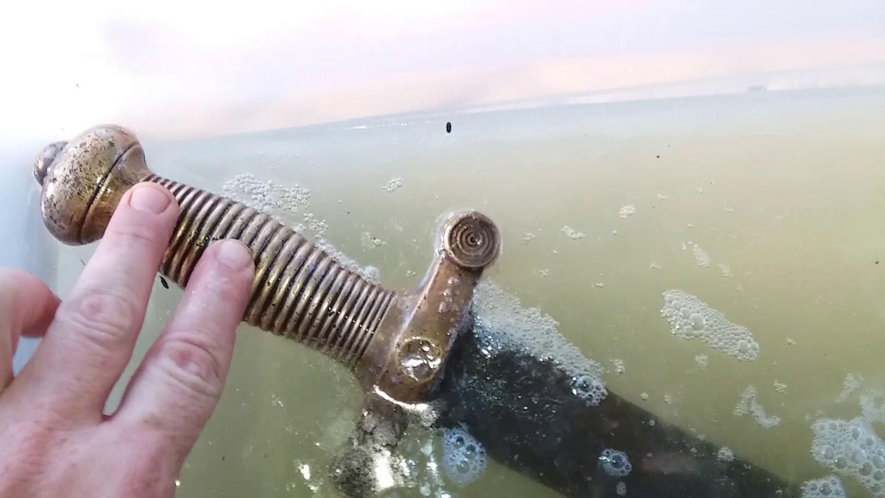 Cleaning a rusty sword - YouTube