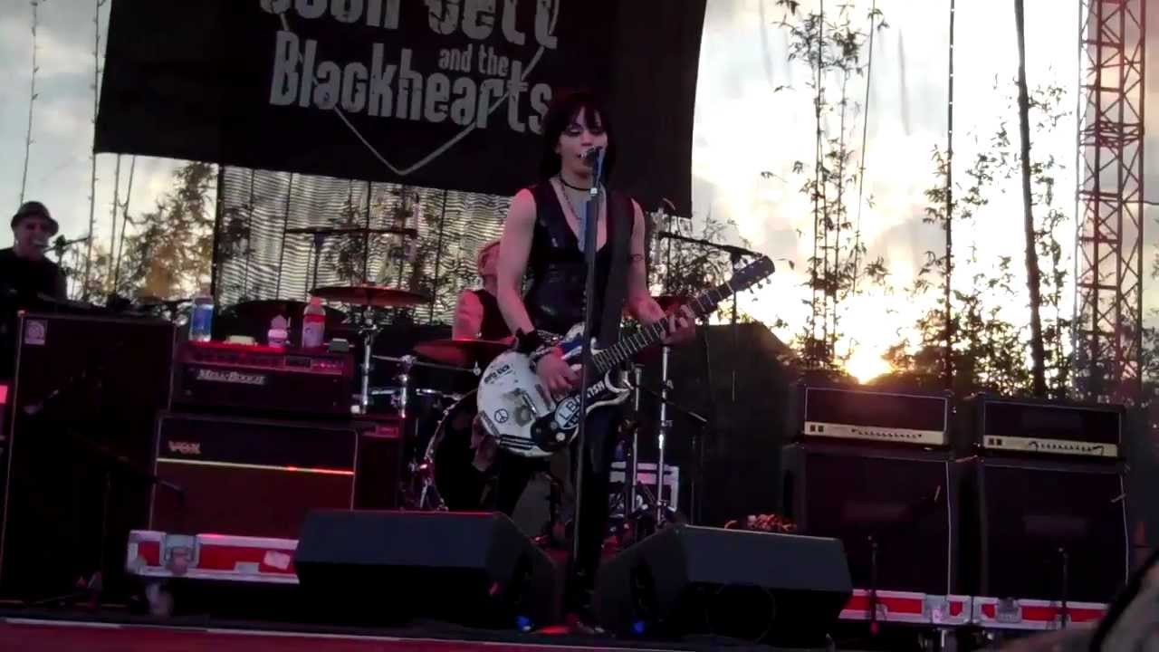 Joan Jett - The French Song - Live - YouTube