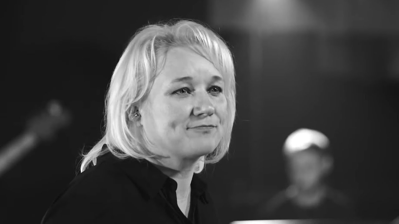 The House & Garage Orchestra - Something in Your Eyes (ft. Shelley ...