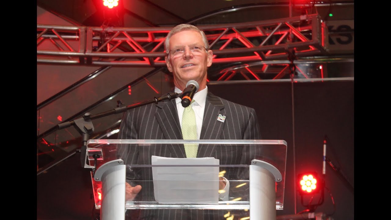 Sherwin Williams CEO Chris Connor accepts 2017 Mayo Person of the Year ...