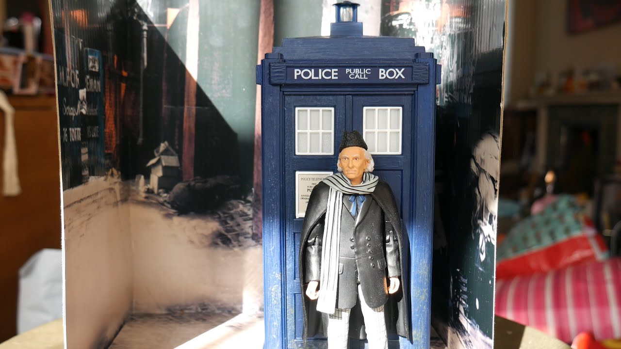 Doctor Who 1st Doctor & Electronic Taridis Set Review - YouTube