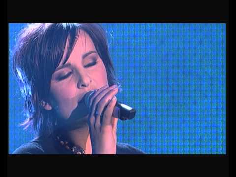 Marieke singing \