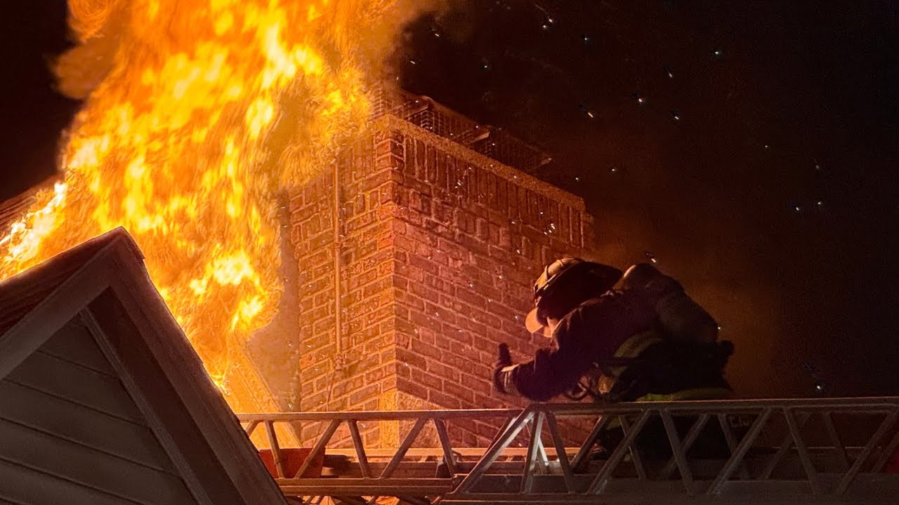 **1ST DUE ARRIVAL HOUSE FIRE** FDNY Operating at a fatal 2nd alarm box ...
