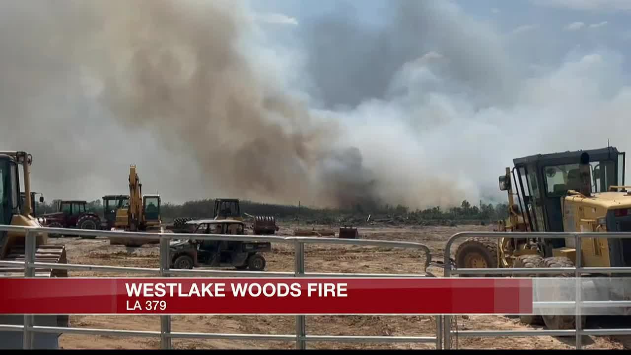 Woods fire ignites near Houston River Road - YouTube