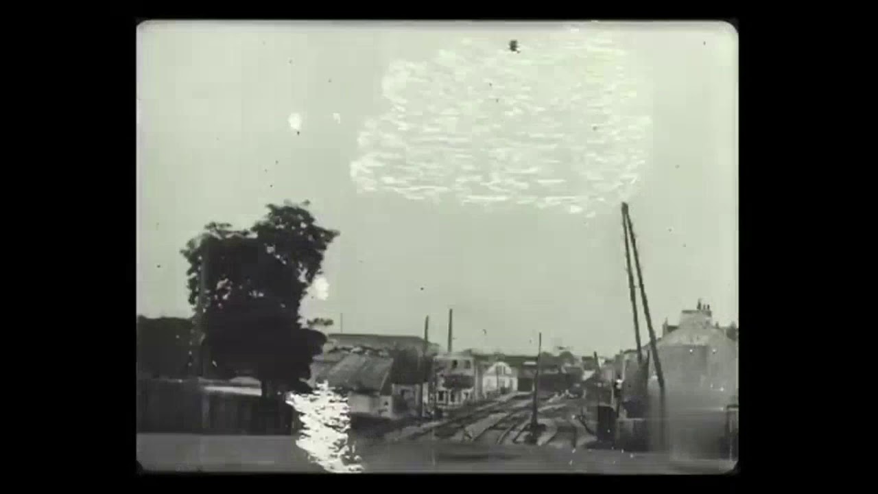 Voyage dans un train (1896) Pathé - YouTube