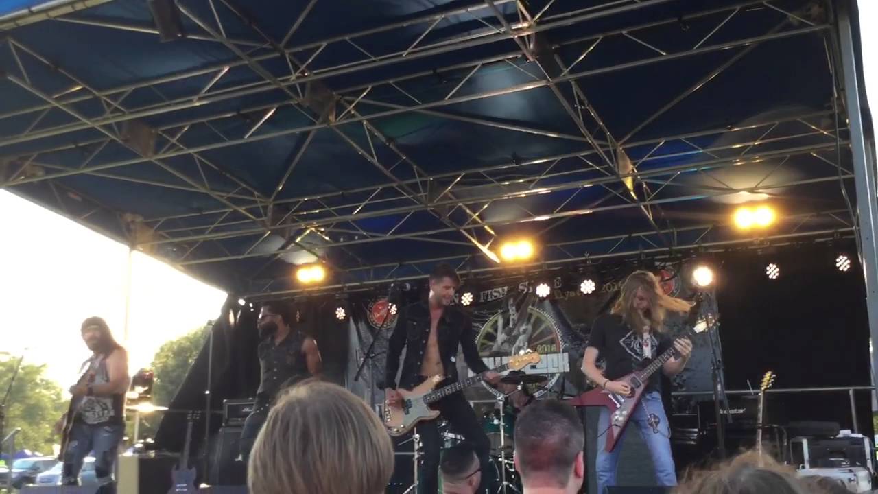MACH22 'Like My Chances' live @ Hollystock Music and Arts Festival 2016 ...