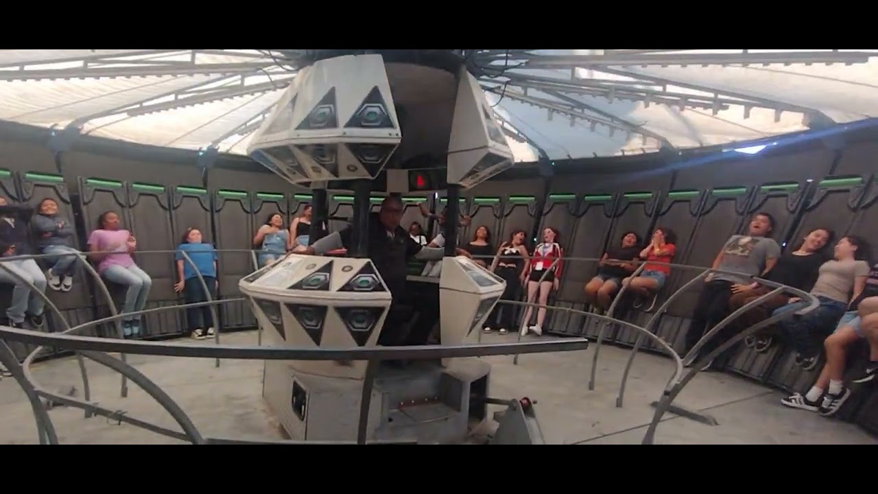 Alien Abduction Ride (Poppy Festival) Helm & Sons Amusements - YouTube