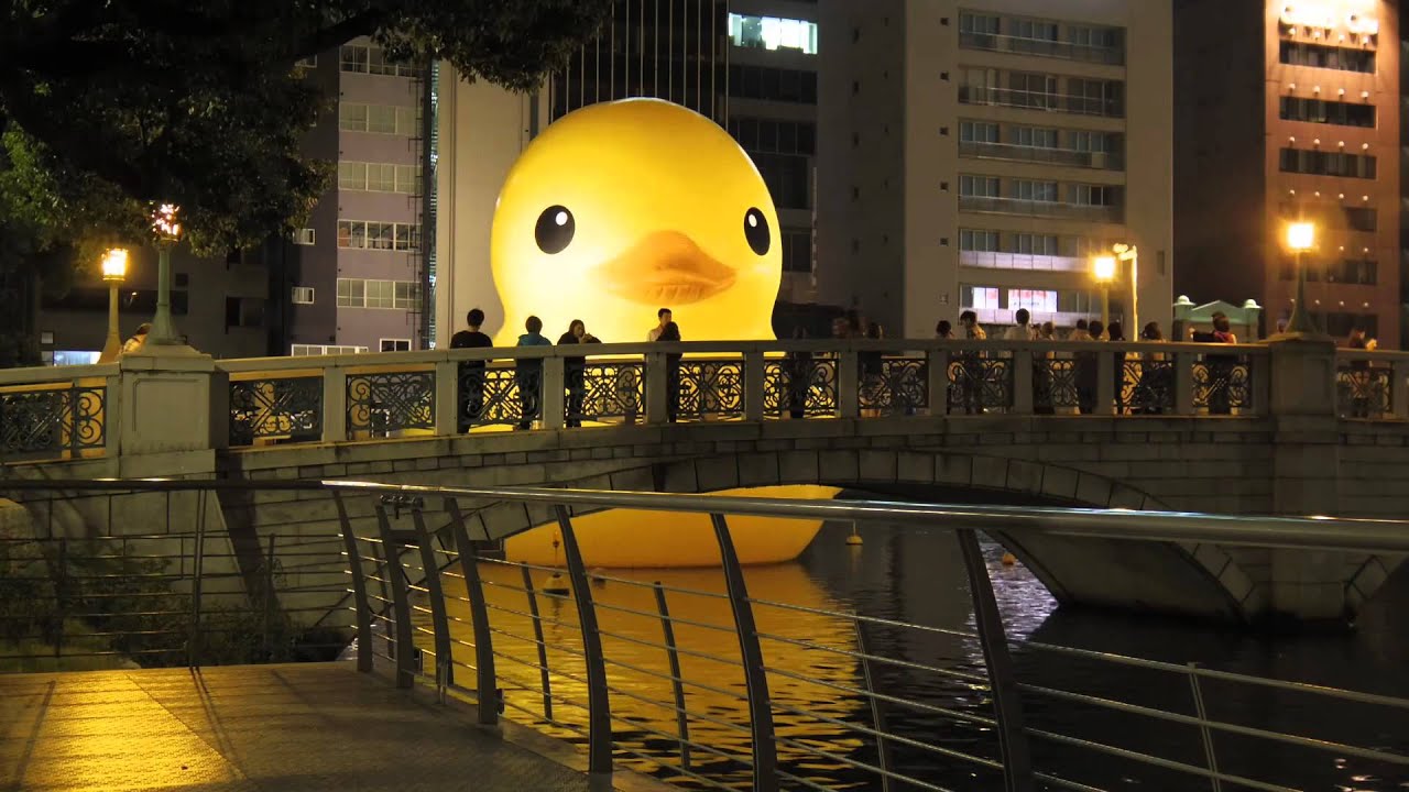 Giant rubber duck at Nakanoshima park, Osaka, Japan 2015 [Time-lapse ...