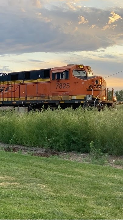 BNSF XH-DENLAU goes to drop off some rail cars at Longmont #bnsf #train #short #trains #shorts # ...