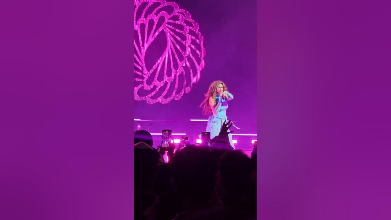 Tori Kelly: spruce + talking to the crowd | Purple Skies Tour Manila - YouTube