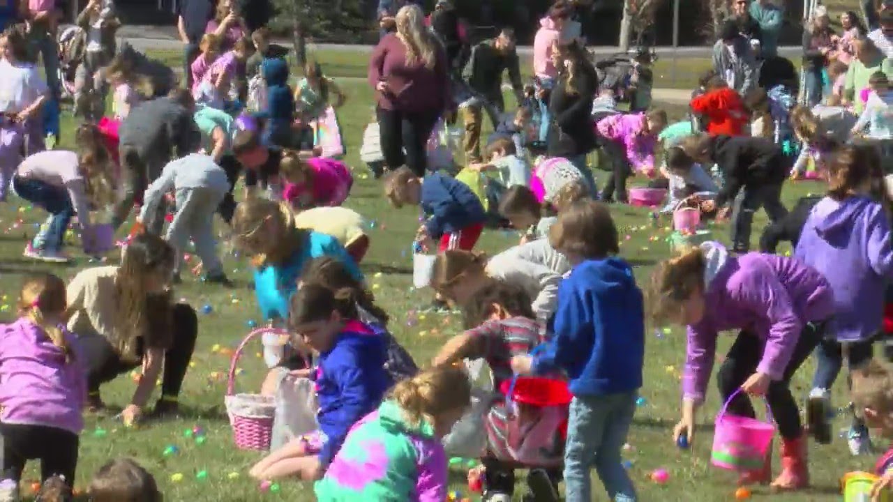 Kids race to fill easter baskets at annual Lakemont Park egg hunt - YouTube