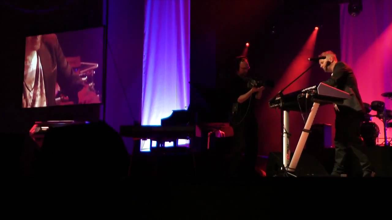 Howard Jones Live - Improvisation Roland Jupiter 80 - YouTube