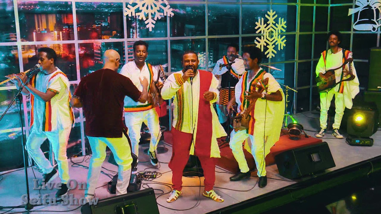 Seifu on EBS: ድምፃዊ ተስፋሁን "አሲና ገናዬ" ከ አሀዱ አዲስ ባንድ ጋር | Live Performance ...