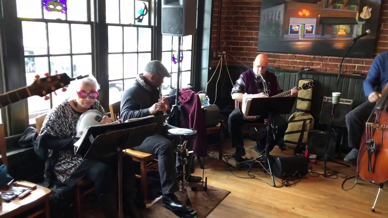 Joyce Cobb Band performs at Boscos in Memphis - YouTube