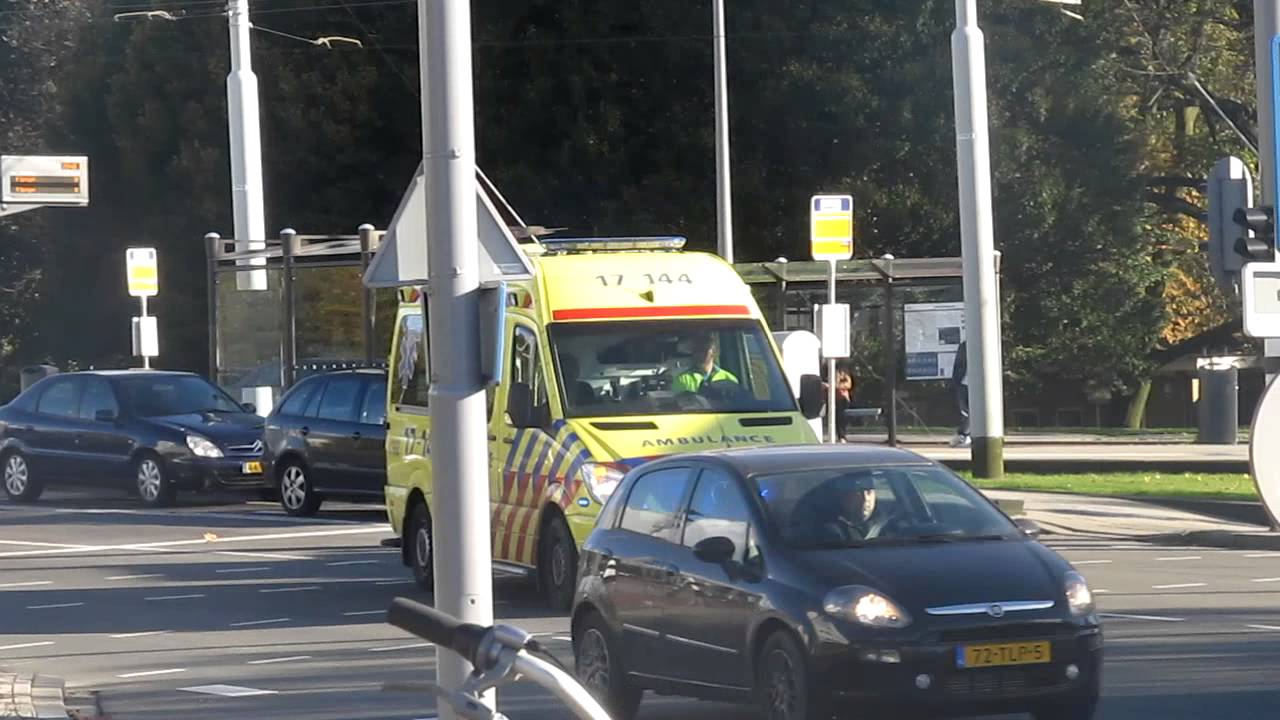 A1 Ambulance 17-144 EMC Rotterdam na A1 Kruisstraat Rotterdam - YouTube