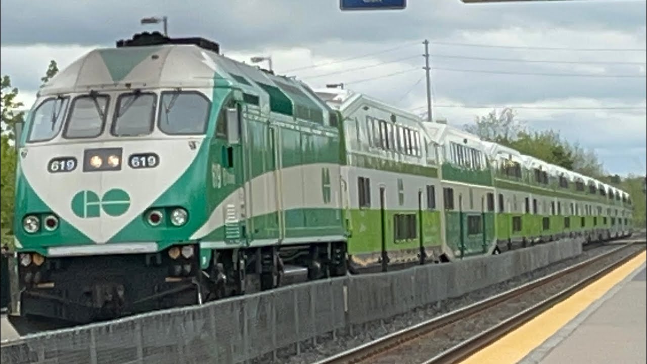 GO 1724 - GO 619 leads the EB train from West Harbour - YouTube