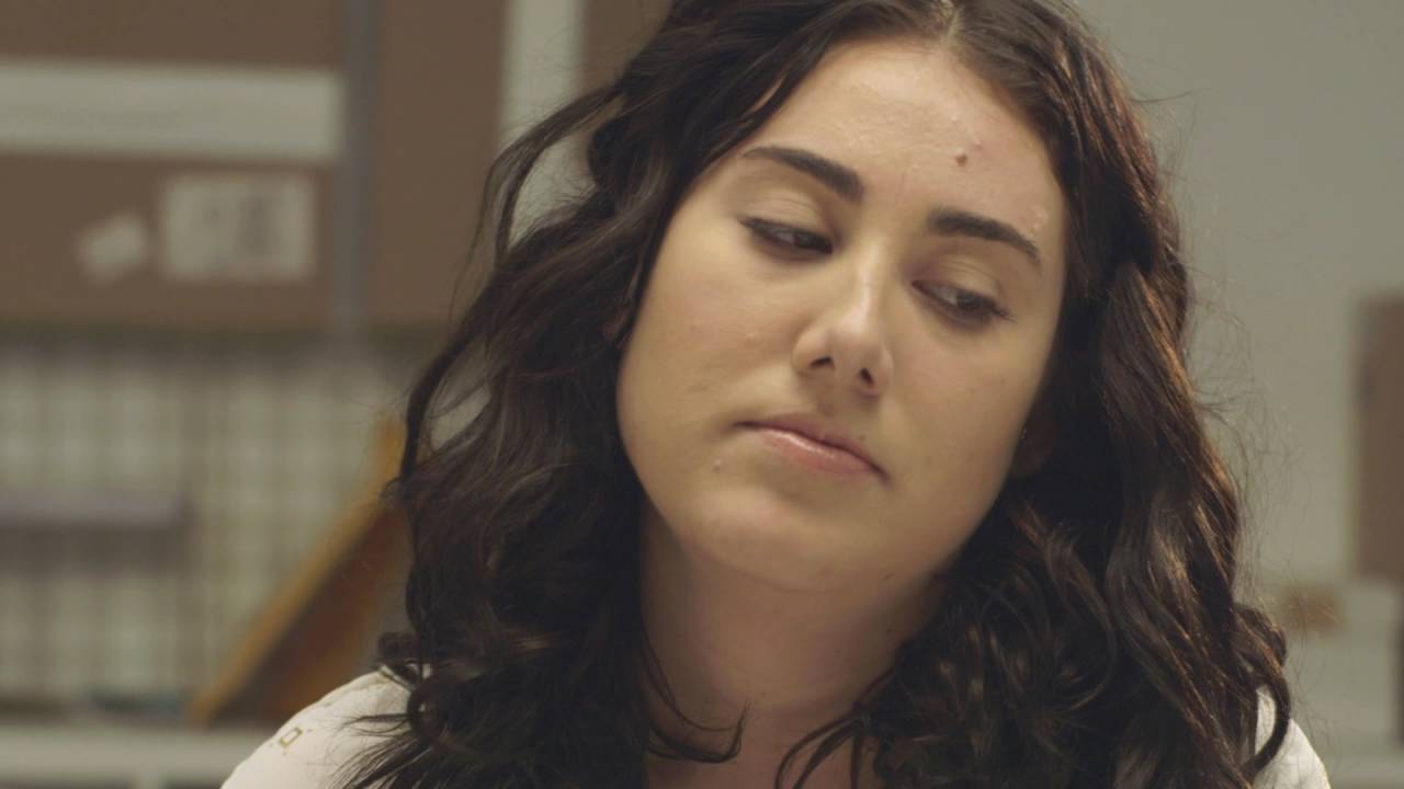 BuzzFeed Violet: You Do You (OmU) - Party-Training für Introvertierte ...