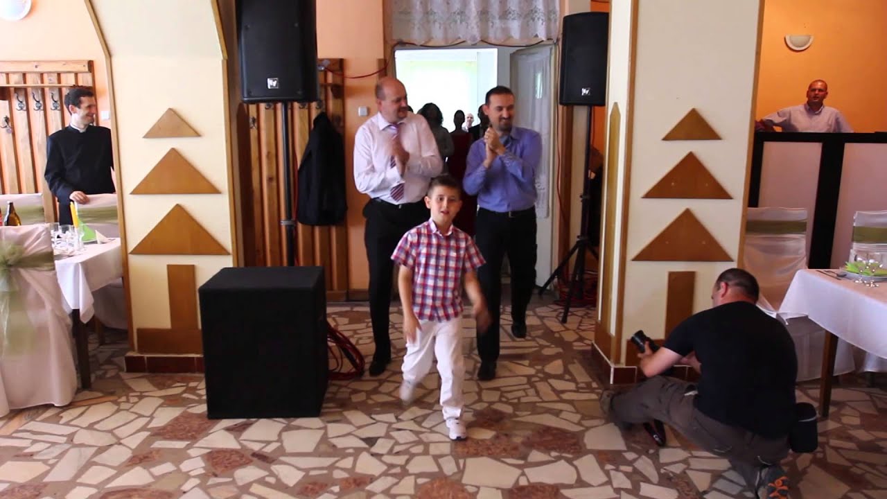 Intrarea in sala - Marius & Anca - YouTube