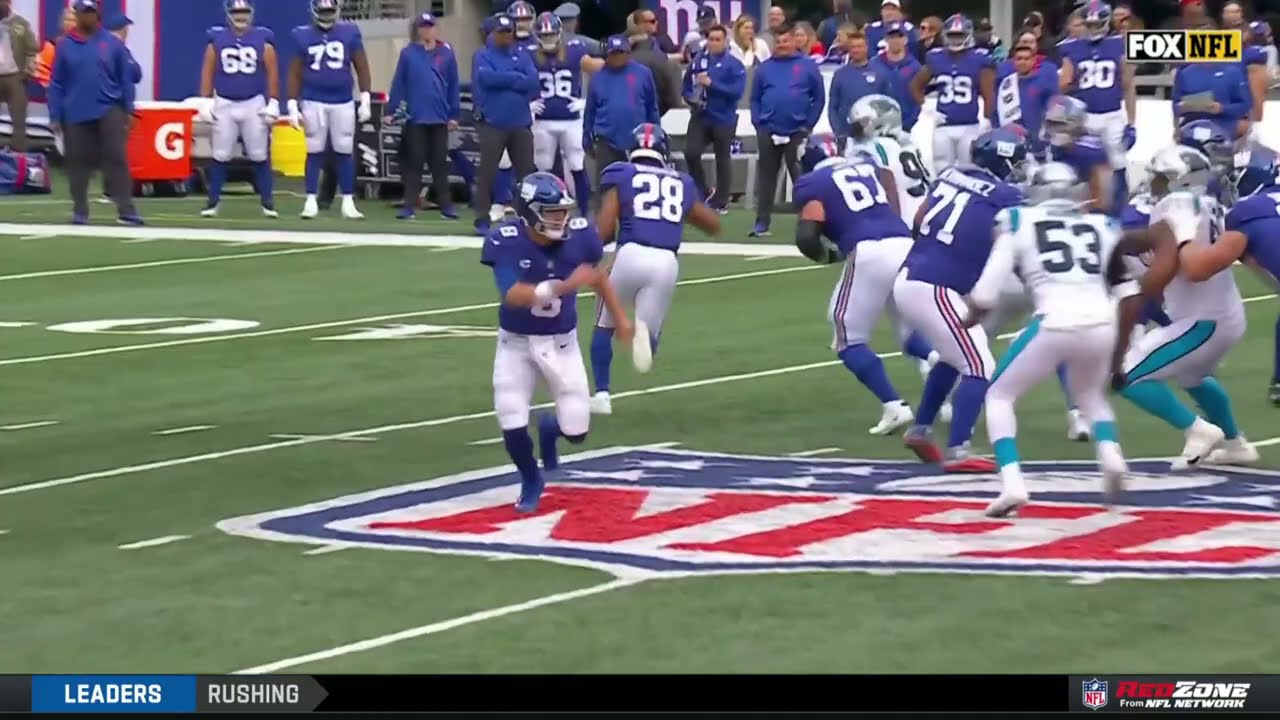 Daniel Jones Made Crazy One Handed Catch - YouTube