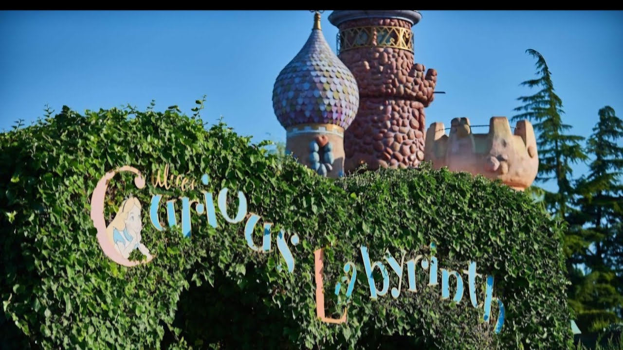 Alice in wonderland maze, Alice curious labyrinth at Disneyland paris ...