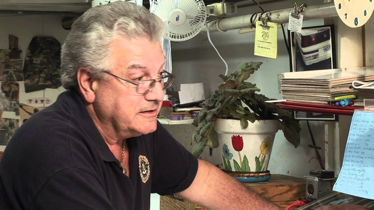 Honest Ed's Sign Painters: A Tradition of Craftmanship - YouTube