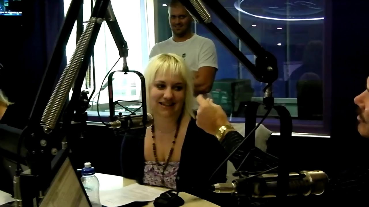 Max Kaan hypnotises Vicky on the Complimentary Breakfast! Part 2 - YouTube