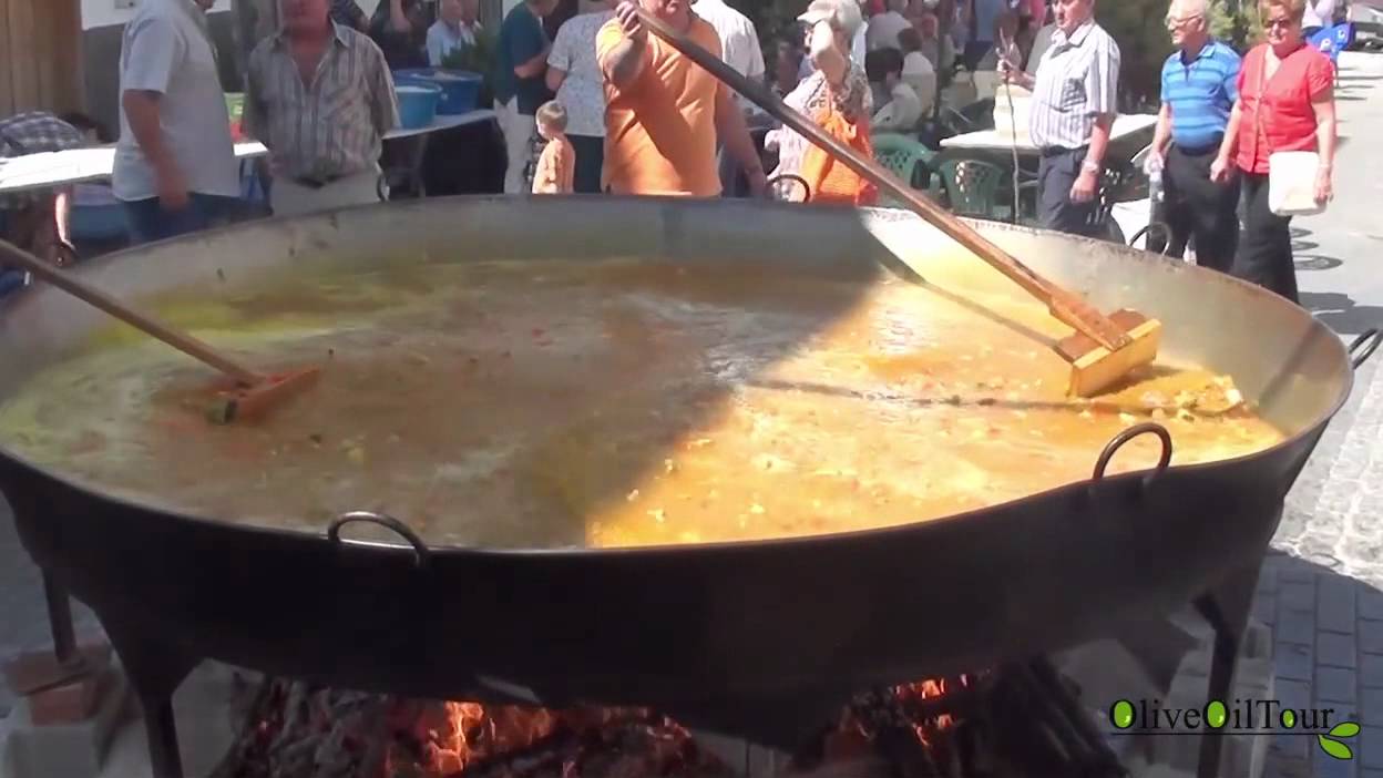 How to Make Paella for 400 people! - YouTube