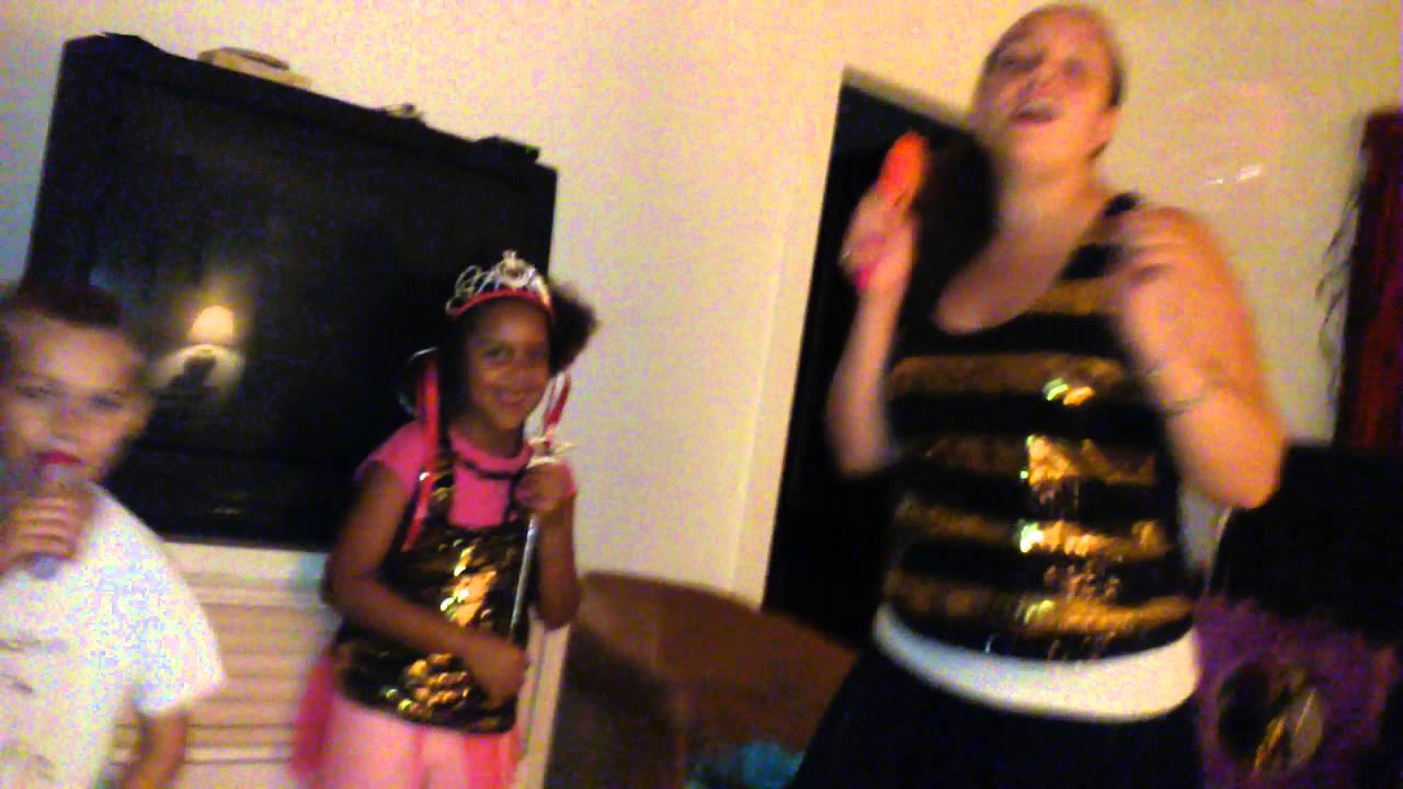 Goofy cheerleaders !! - YouTube