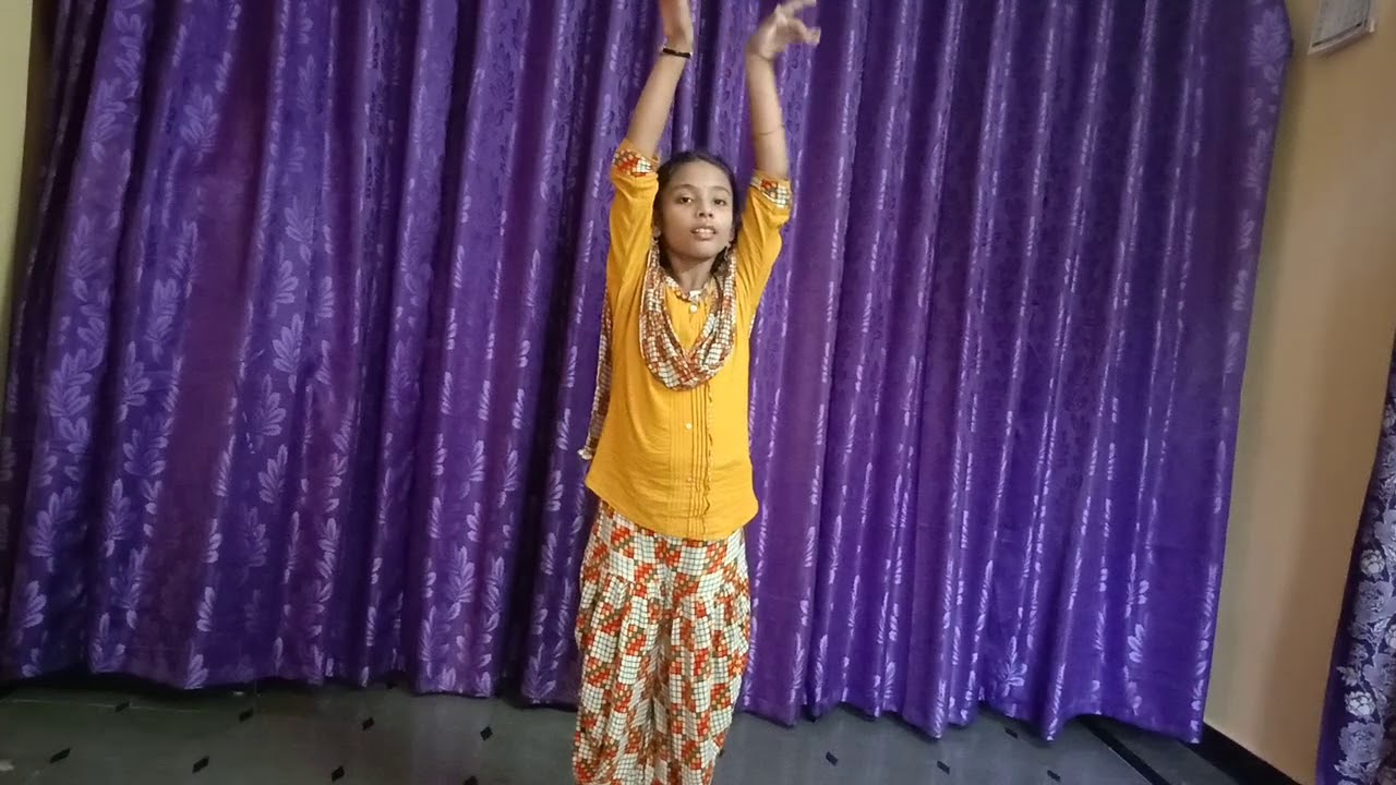 Chiki chiki chiki chamcham by varshitha - YouTube