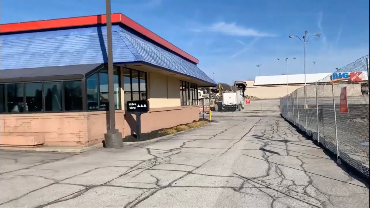 **EXCLUSIVE** The Deplorable Blue Roof Burger King in Seven Hills, OH ...