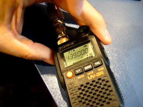 BAOFENG UV-3R En QSO - YouTube