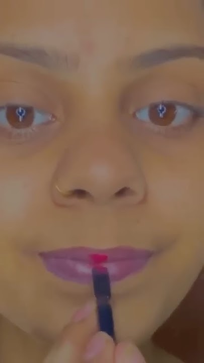 Biglips lipstick trick👍#lipstick #lipgloss #lipsticklover #makeuptutorial #makeup #viralhack # ...