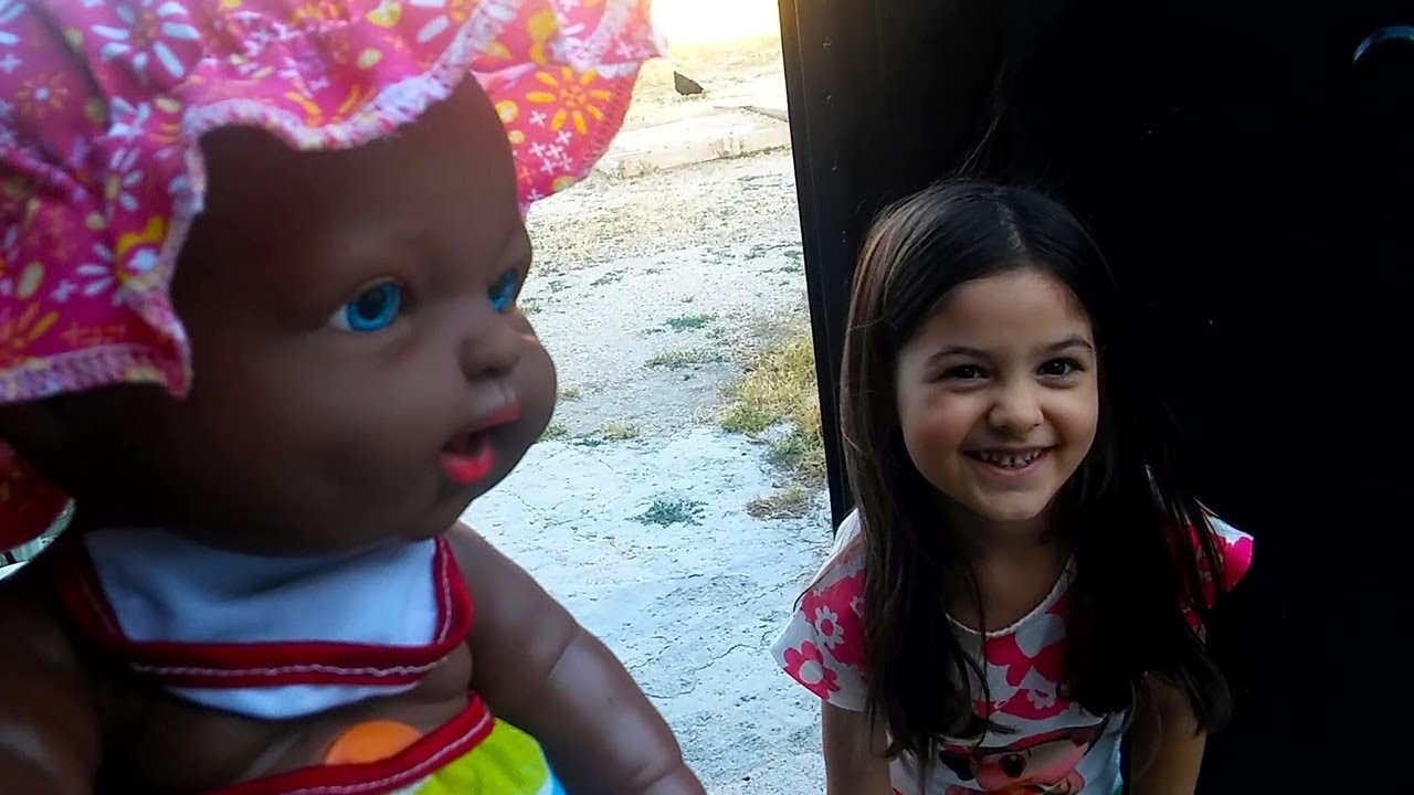 Zenci Bebek Parka Gitmek İstedi Yağmur Götürmedi | Kız Oyuncakları ...