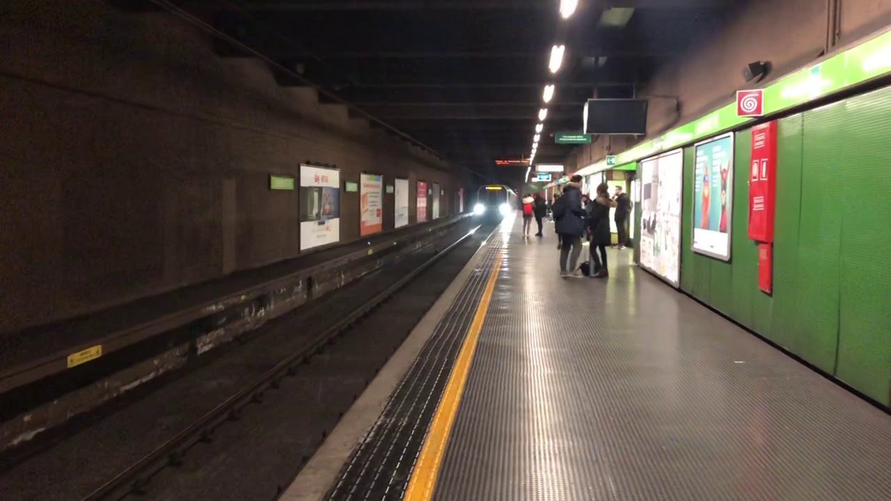 Leonardo linea M2 livrea verde e bianca in transito fuori servizio a ...