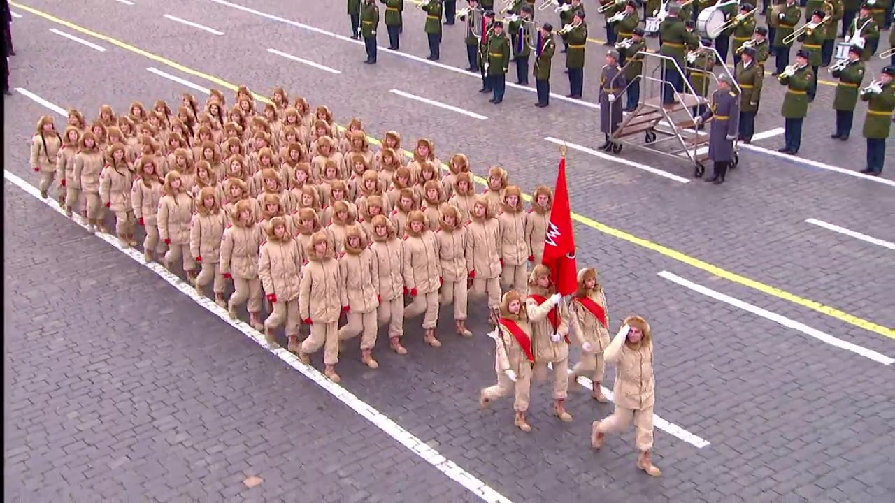 Massive march held on Red Square commemorating 1941 parade - YouTube