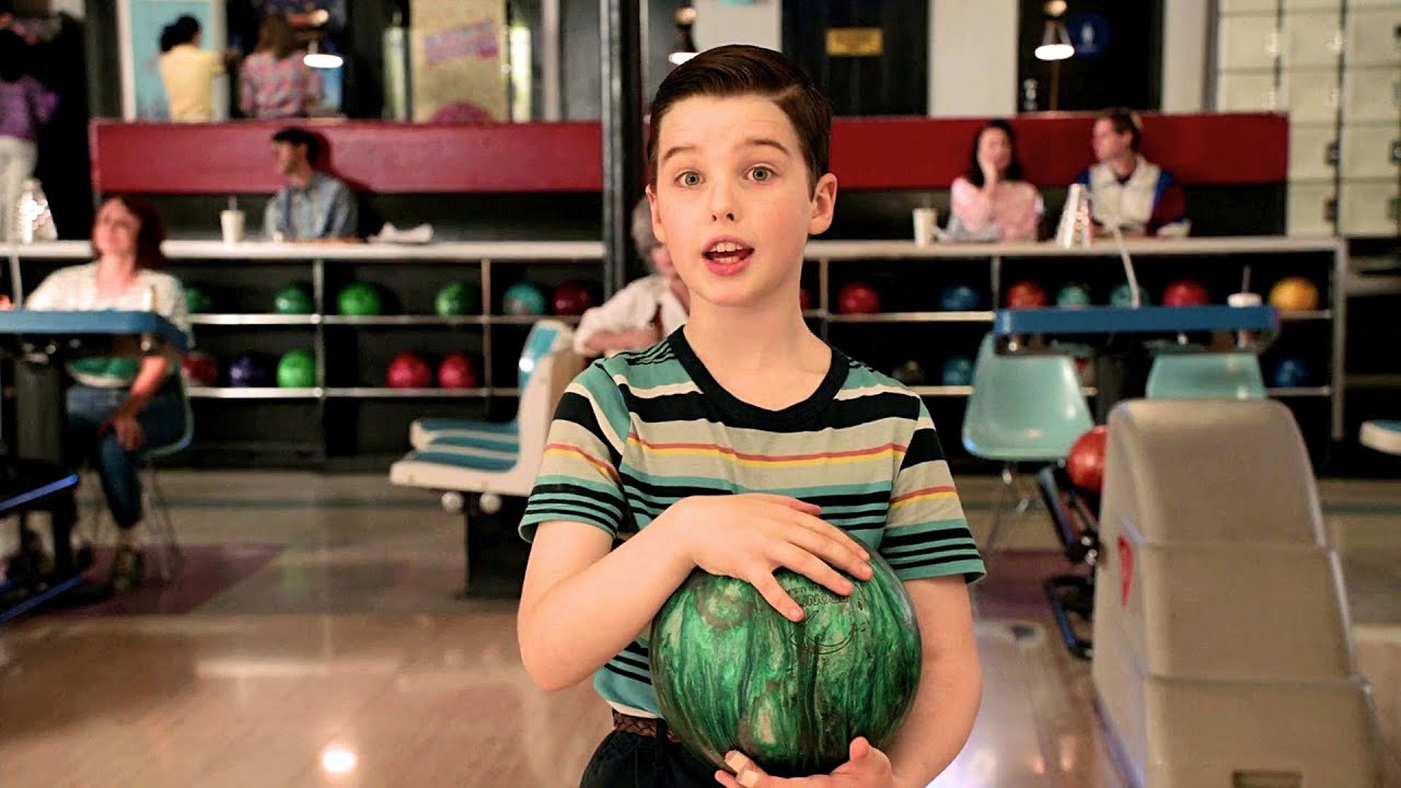 When Sheldon learns Bowling [Full HD] #YoungSheldon - YouTube