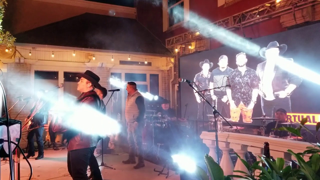 Grupo Masizzo / Mike Benavides - Estoy Seguro(Live) - YouTube