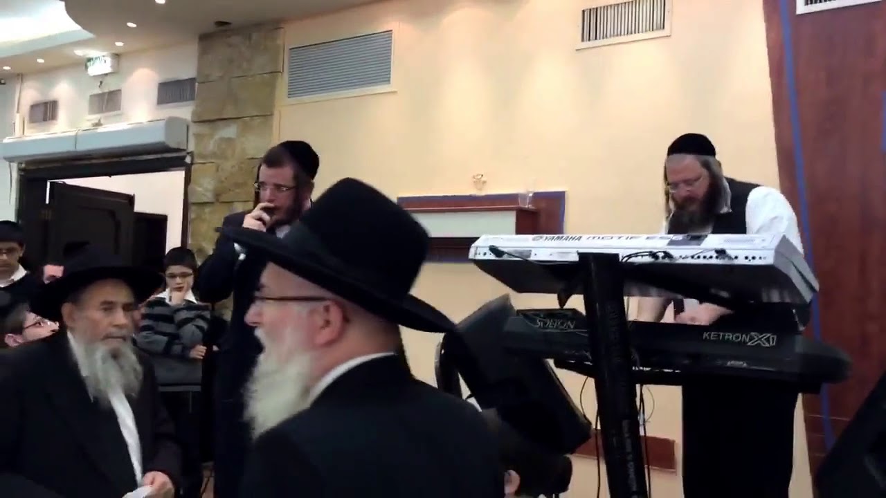 Eli Weiss rocking at a wedding with meir adler|אלי ווייס בחתונה עם מאיר ...