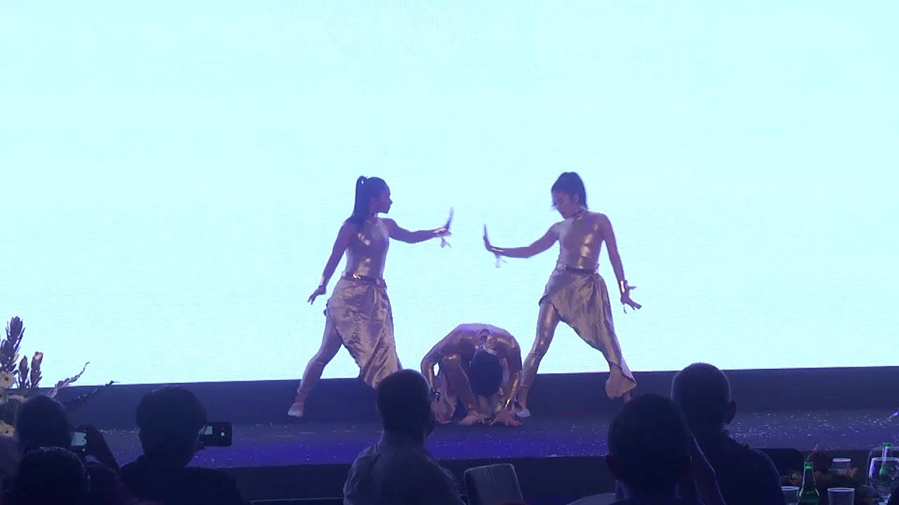 Interactive Dance with LED screen - YouTube