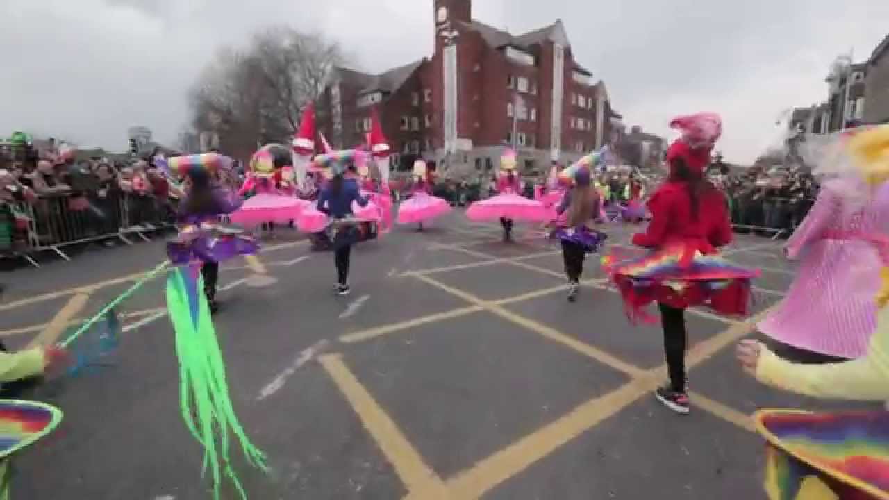 Wow O Clock- By Artastic Street Spectacle - YouTube