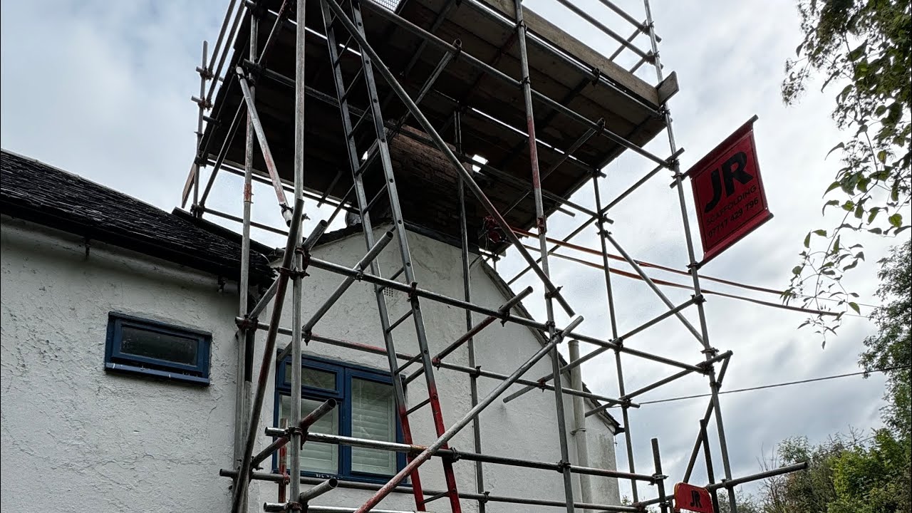 Excellent chimney scaffold installation. - YouTube