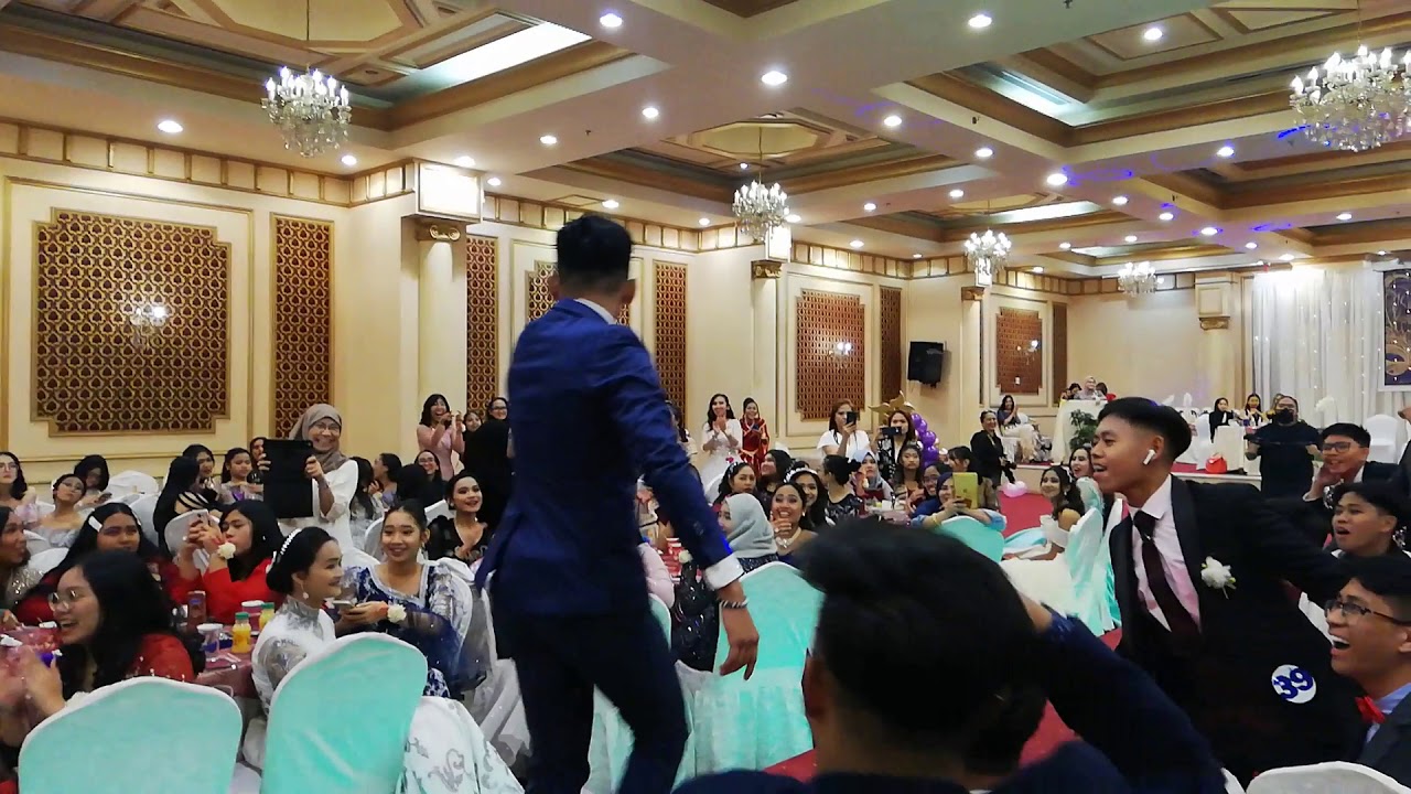 Archdale_JS Prom Grand Entrance - YouTube