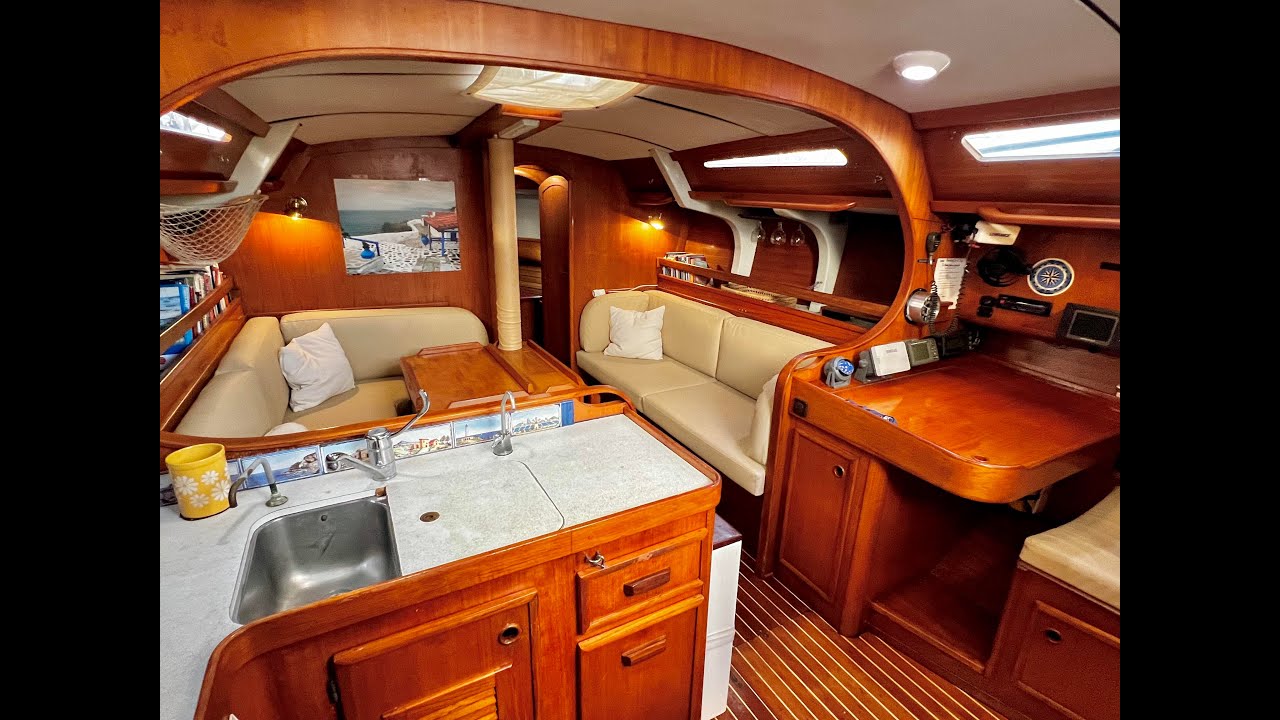 Jeanneau 41 Sun Legend interior walkthrough - YouTube