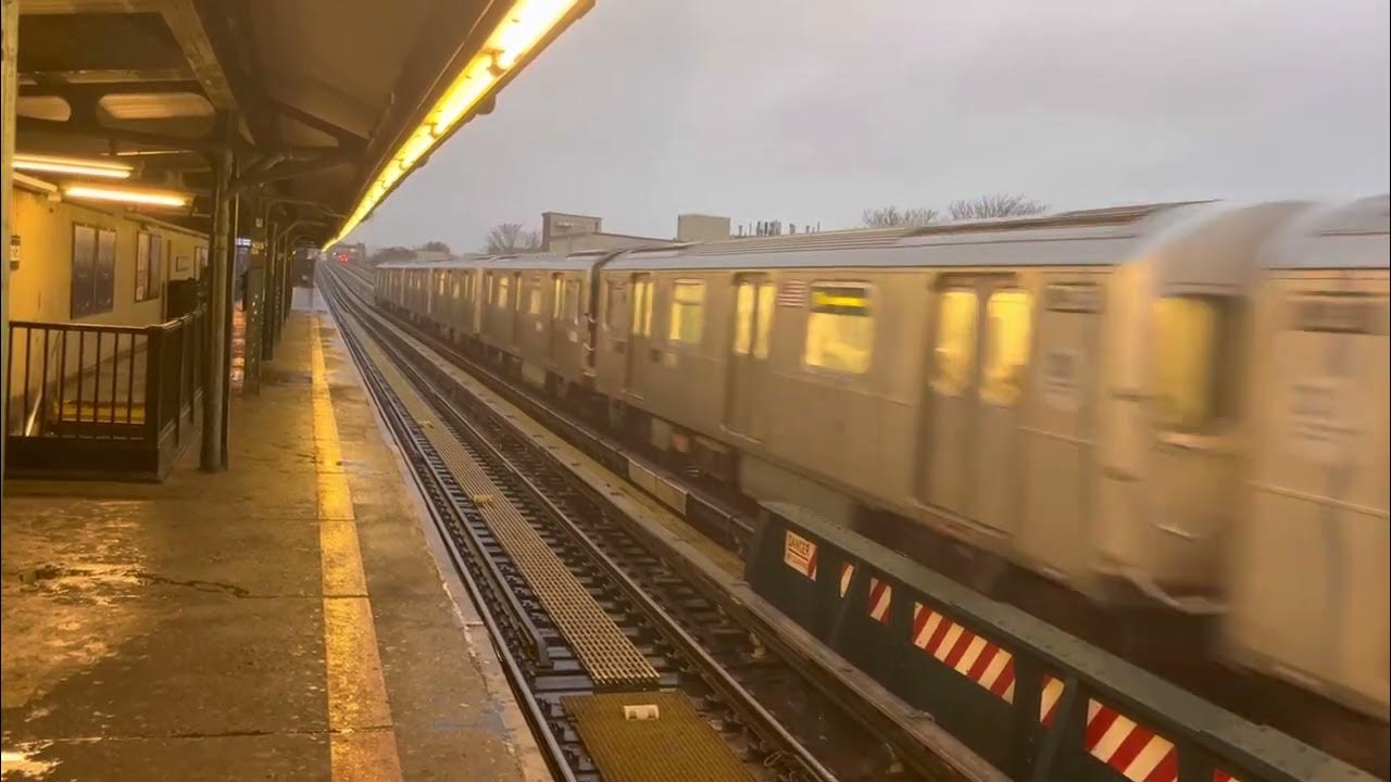 (7) Express Train Passing by 103rd street Corona-Plaza Station. - YouTube
