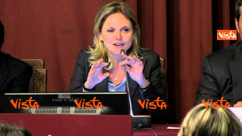 SARAH VARETTO DI SKY TG24 PARLA DELLE DONNE NEI MEDIA ALLA CAMERA - YouTube