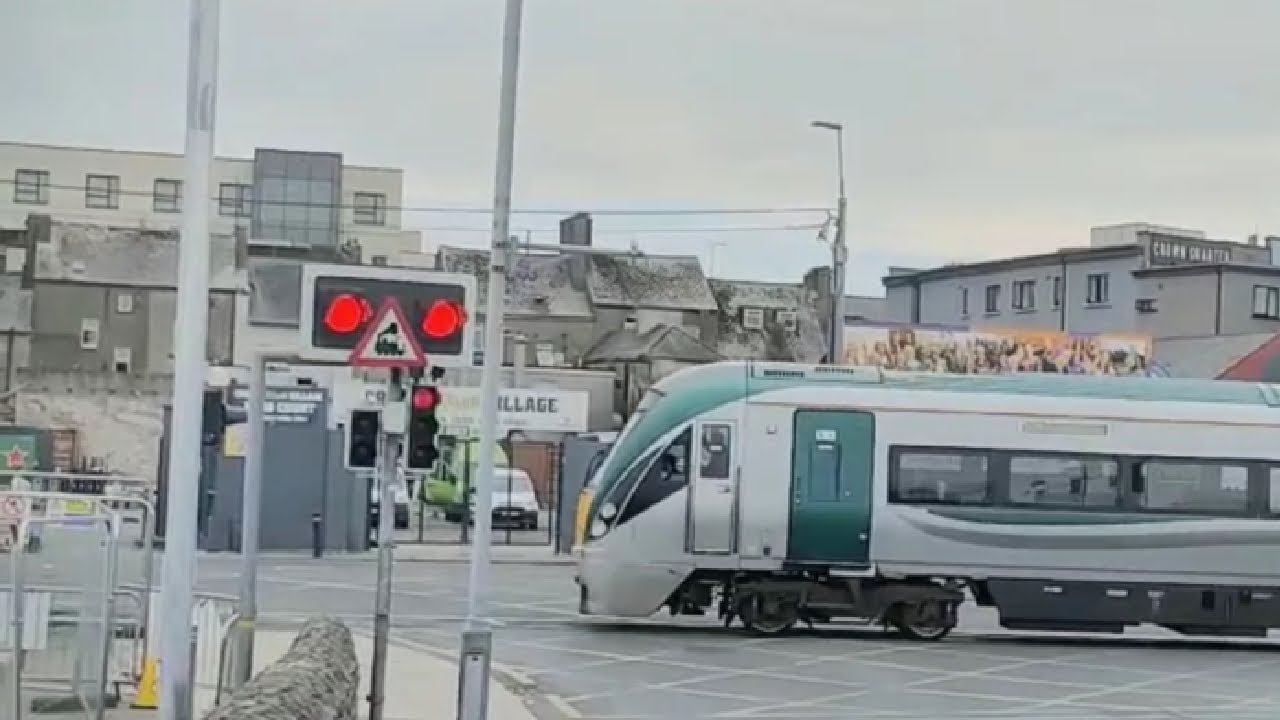 Level Crossing - Slaney Bridge, Wexford - 13/08/24 - YouTube