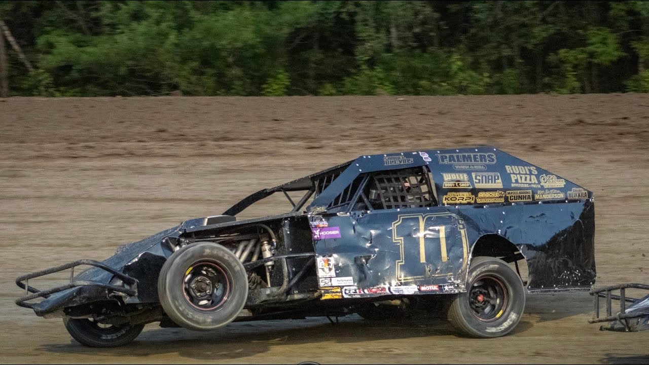 Sammy Blevins feature win at the Hibbing raceway - YouTube